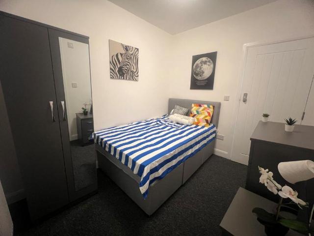 1 bedroom in a house share to rent