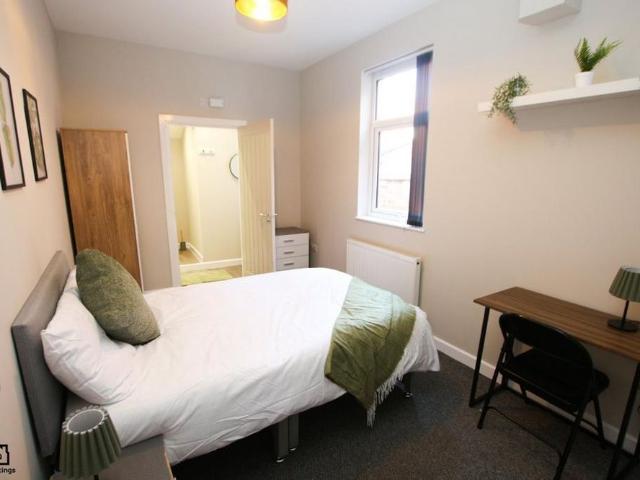 1 bedroom in a house share to rent