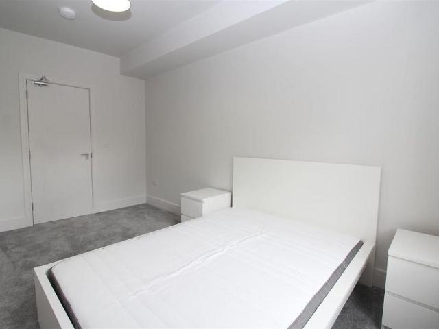 1 bedroom in a house share to rent