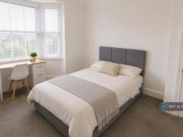 1 bedroom in a house share to rent