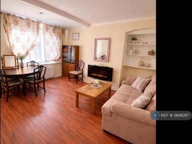 1 bedroom in a house share to rent
