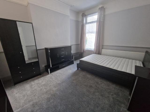 1 bedroom in a house share to rent
