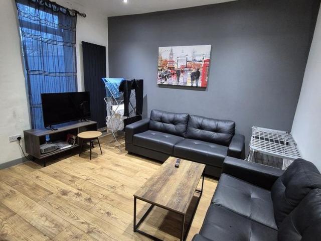 1 bedroom in a house share to rent