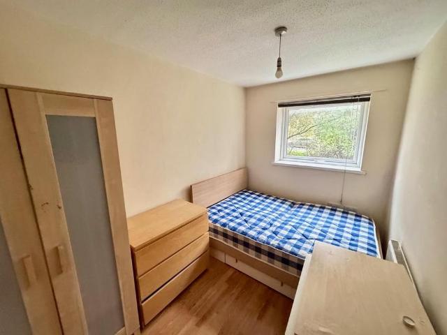 1 bedroom in a house share to rent