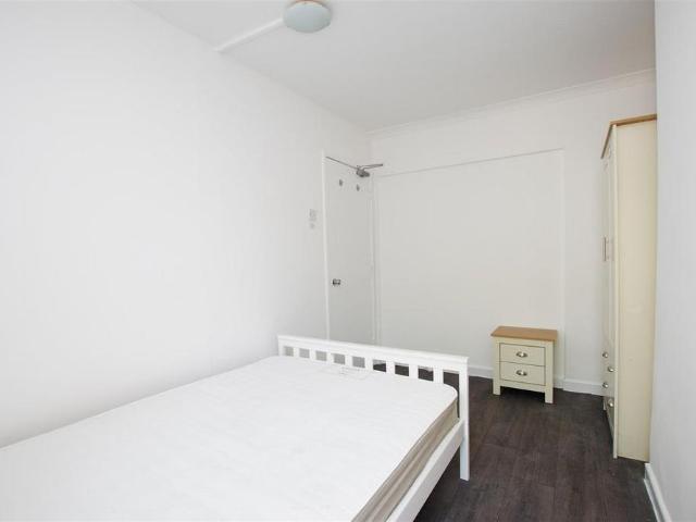 1 bedroom in a house share to rent