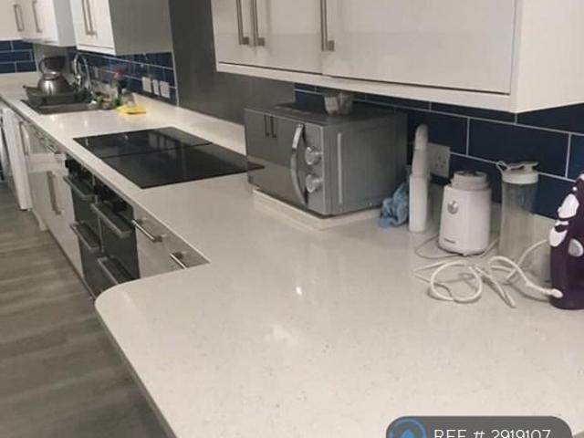 1 bedroom in a house share to rent