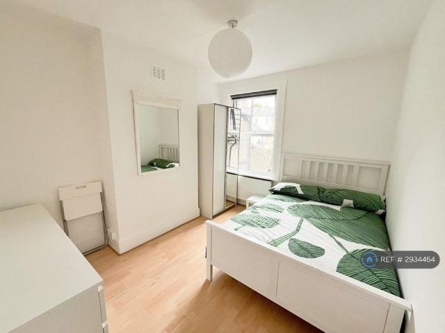 1 bedroom in a house share to rent