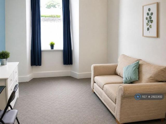 1 bedroom in a house share to rent