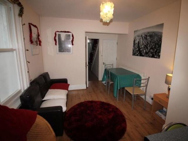 1 bedroom in a house share to rent