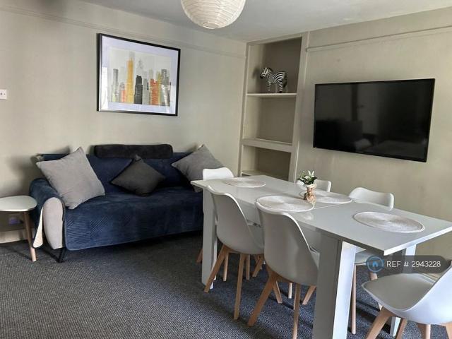 1 bedroom in a house share to rent