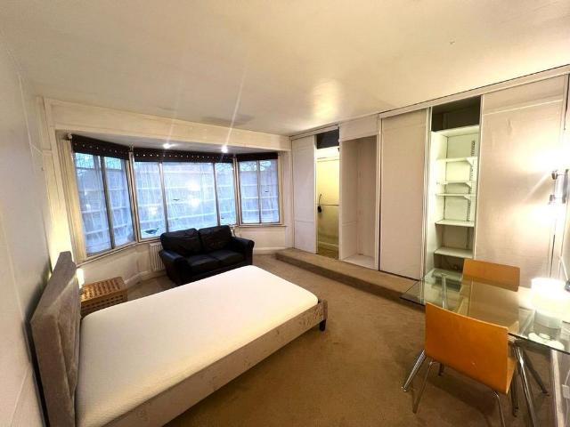 1 bedroom in a house share to rent