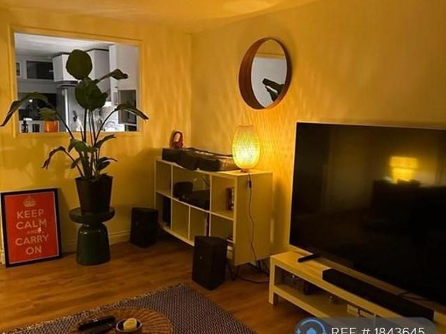 1 bedroom in a house share to rent