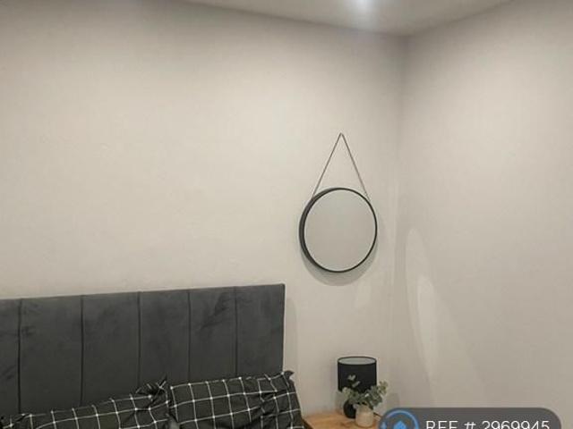 1 bedroom in a house share to rent