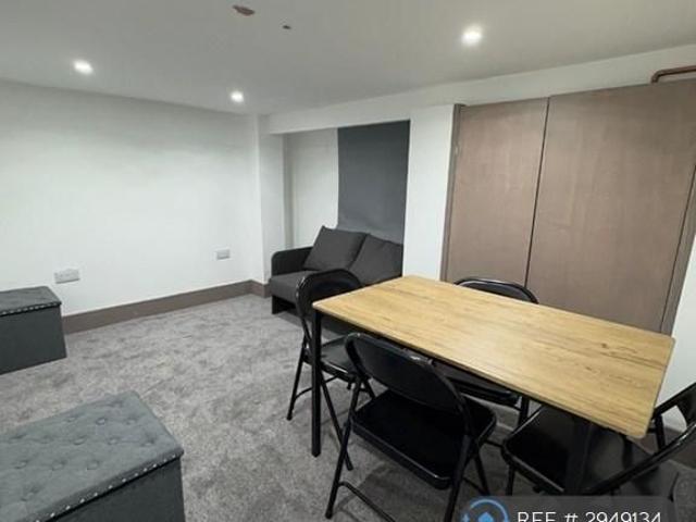 1 bedroom in a house share to rent