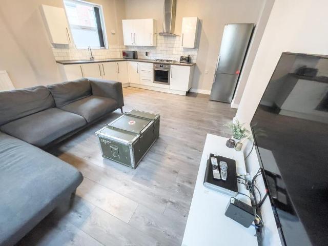 1 bedroom in a house share to rent