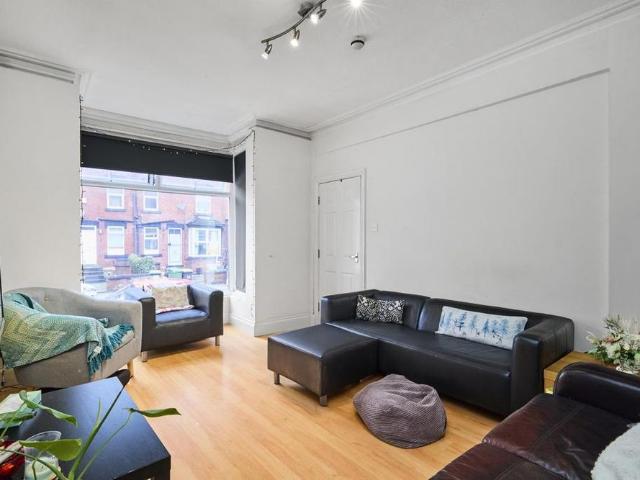 1 bedroom in a house share to rent
