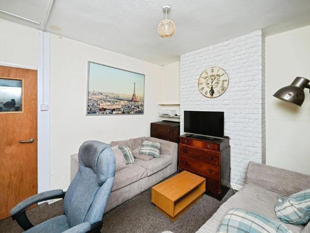 1 bedroom in a house share to rent