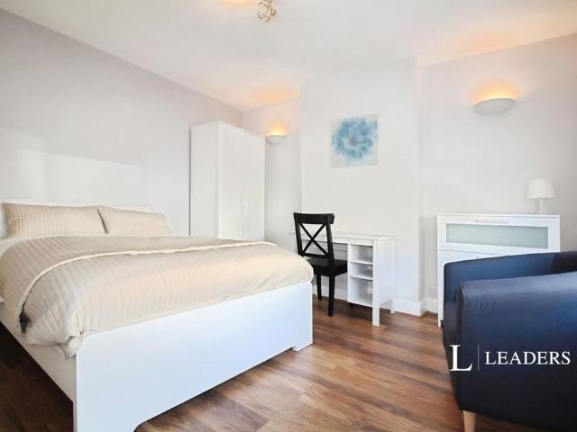 1 bedroom in a house share to rent
