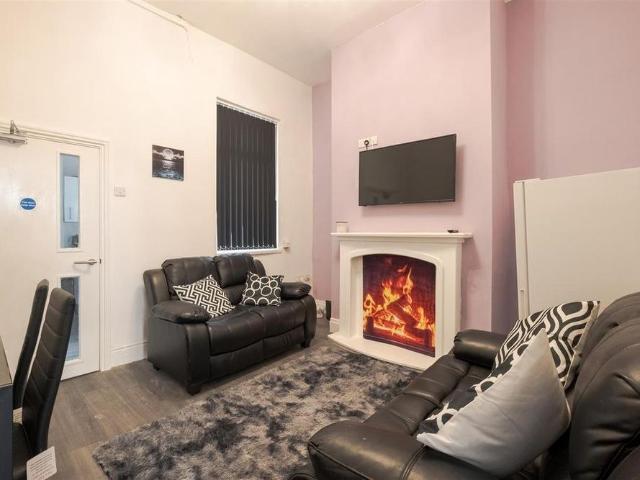 1 bedroom in a house share to rent