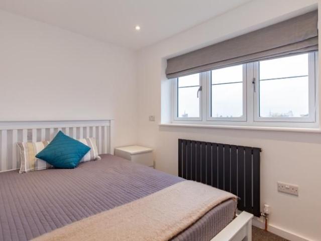 1 bedroom in a house share to rent