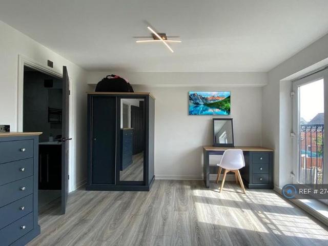 1 bedroom in a house share to rent