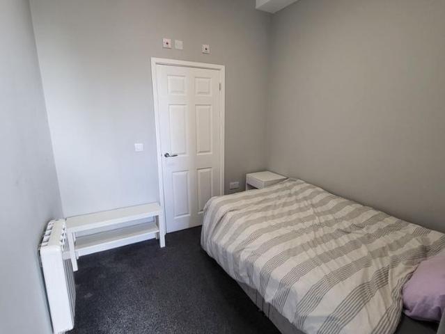1 bedroom in a house share to rent