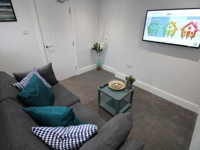 1 bedroom in a house share to rent