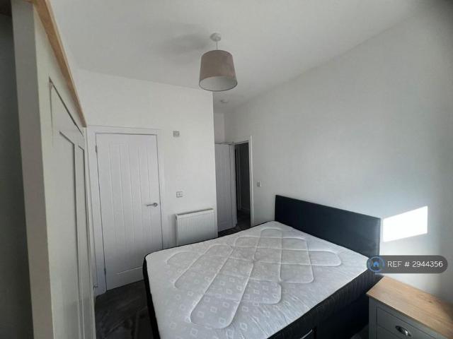1 bedroom in a house share to rent