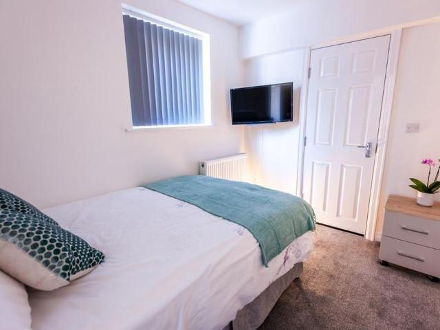 1 bedroom in a house share to rent