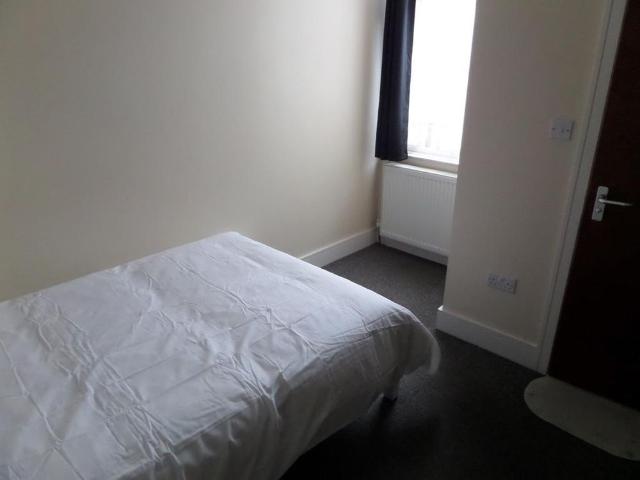1 bedroom in a house share to rent
