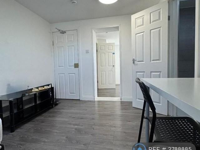 1 bedroom in a house share to rent