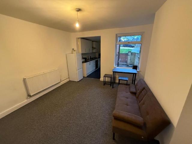 1 bedroom in a house share to rent