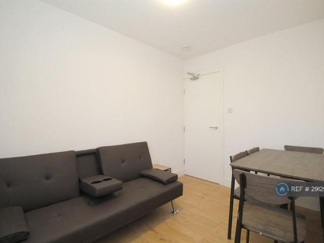 1 bedroom in a house share to rent