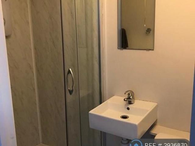 1 bedroom in a house share to rent