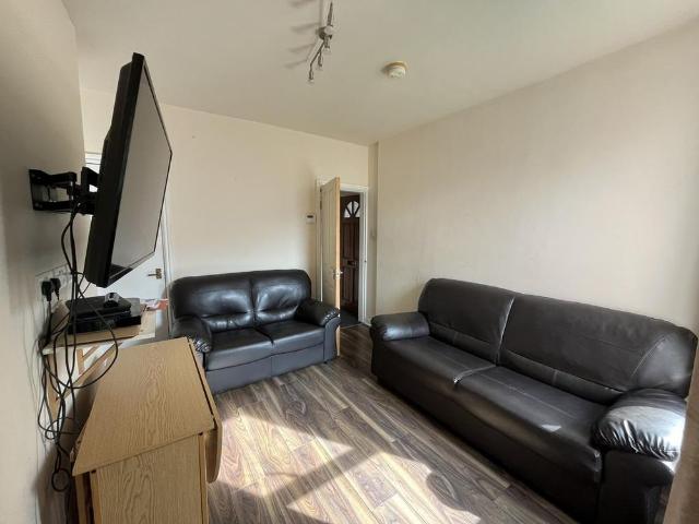 1 bedroom in a house share to rent