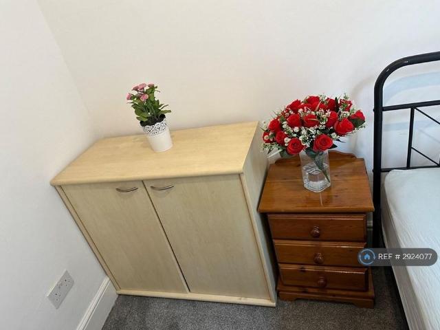 1 bedroom in a house share to rent