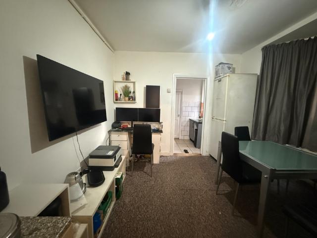 1 bedroom in a house share to rent