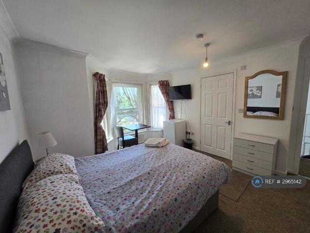 1 bedroom in a house share to rent