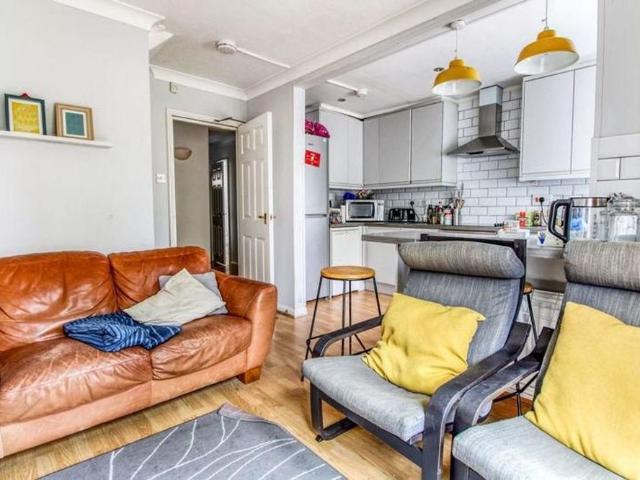 1 bedroom in a house share to rent