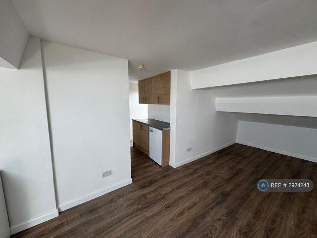1 bedroom in a house share to rent