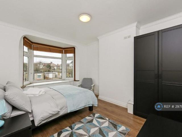 1 bedroom in a house share to rent