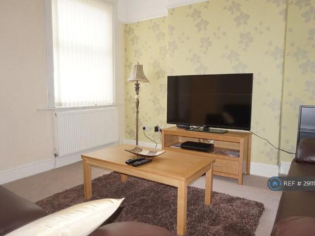 1 bedroom in a house share to rent