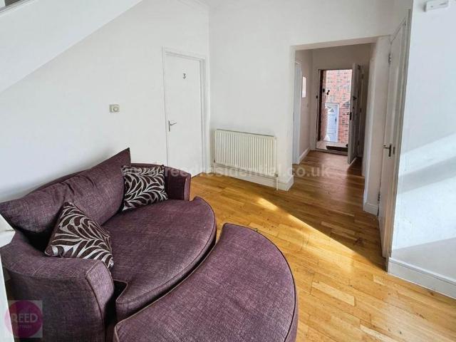 1 bedroom in a house share to rent