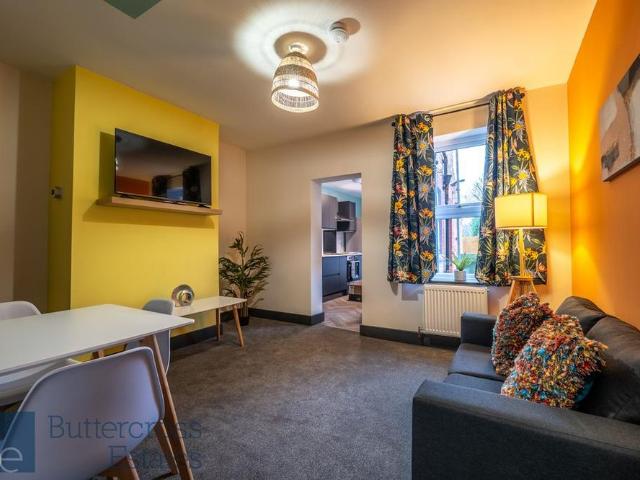 1 bedroom in a house share to rent