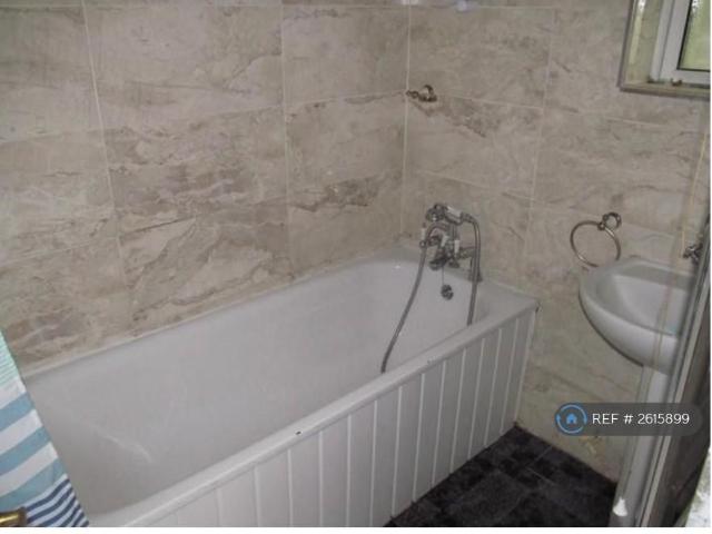 1 bedroom in a house share to rent
