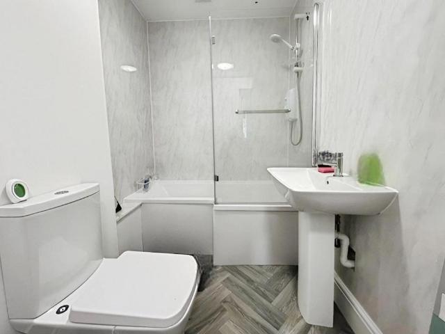 1 bedroom in a house share to rent