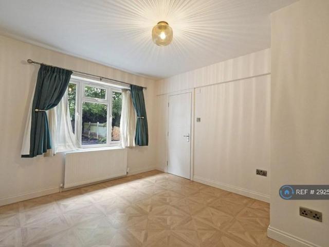 1 bedroom in a house share to rent