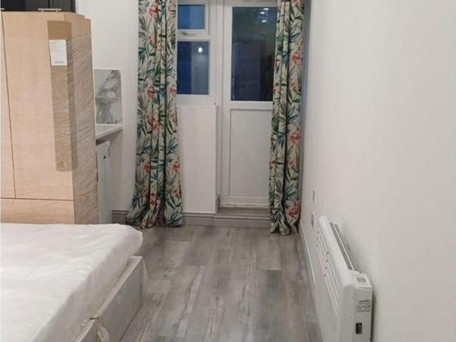 1 bedroom in a house share to rent