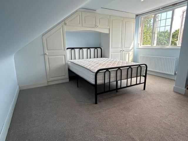 1 bedroom in a house share to rent