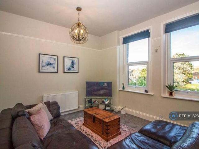 1 bedroom in a house share to rent